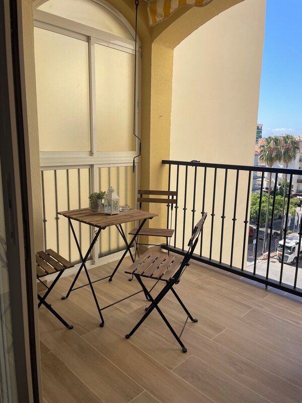 Spacious 4-bedroom Apartment With Wifi, Ac In Gorgeous Fuengirola - Fuengirola