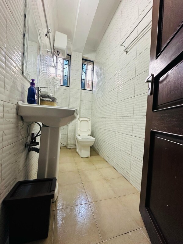 Bold And Beautiful 1-bedroom Apartment With Wifi, Ac Mikocheni Dar Es Salaam - Dar es Salaam