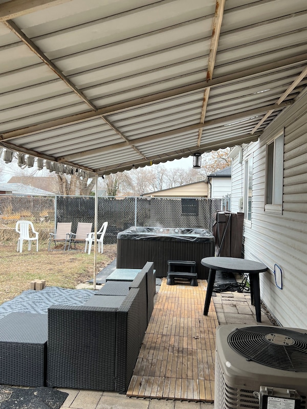 Charming 2-bedroom House With Wifi, A Hot Tub And 30 Min Away From Adventure. - Salt Lake City, UT