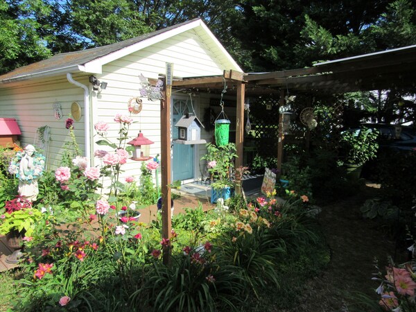 Charming 1-bedroom Cottage With Wifi, Ac In Quaint Pilot Mountain. - Pilot Mountain, NC