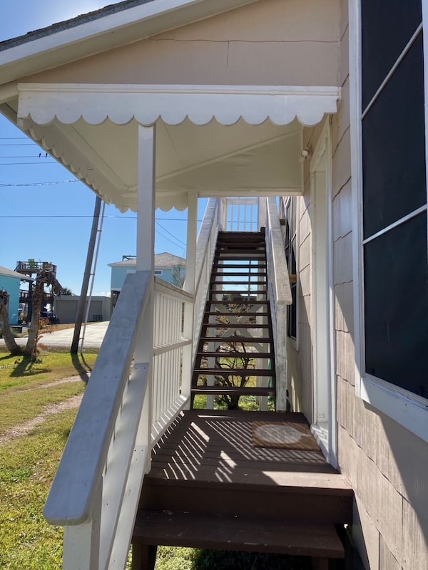 Renovated Historic Poc Bayhouse! - Port O'Connor, TX