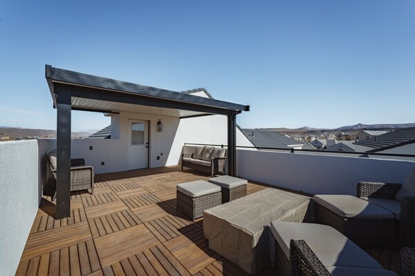 Zion's Sunset Is Brand New!!! Beautiful Courtyard, Fun Game Room, Roof Top Deck - Hurricane, UT
