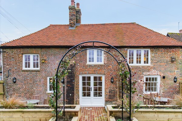 Cockpit Cottage -  A Holiday Let That Sleeps 10 Guests  In 5 Bedrooms - Folkestone