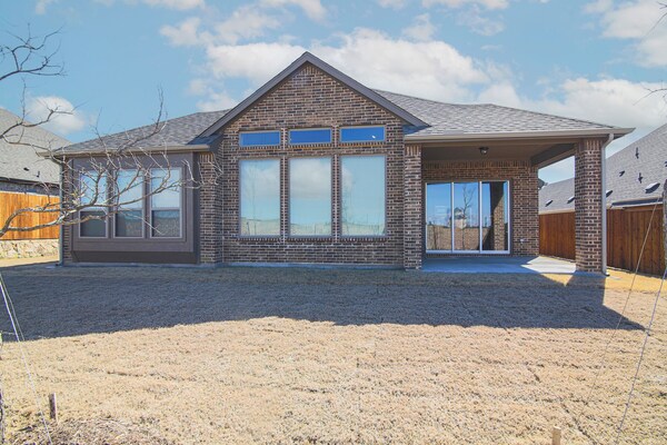Blend Of Elegance And Comfort - Grand Prairie, TX
