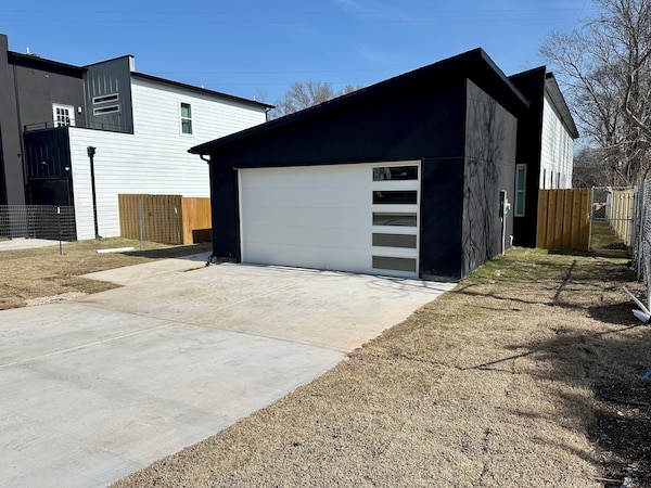 New Construction 1-bedr Mother-in-law Quarters With Private Entrance In Dallas - Dallas, TX