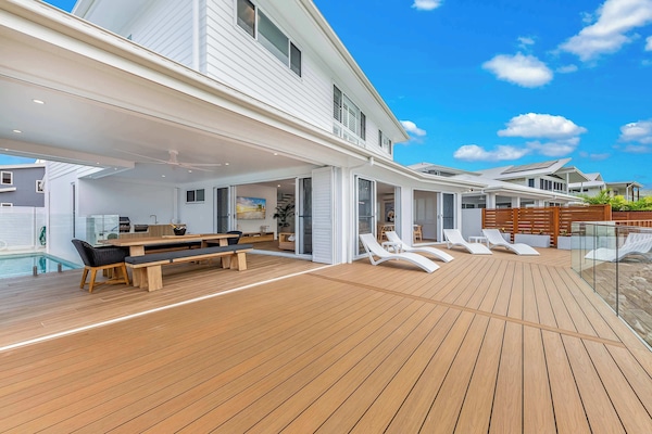 Whitsunday Waterfront Luxury At 19 The Cove - Airlie Beach
