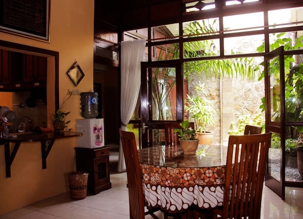 4-bedroom Villa In Terrific Jogja With Ac - Mali