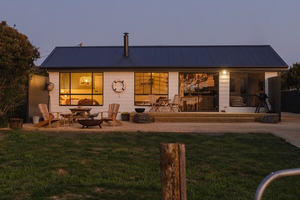 Lobster Pot Cabin, Beachfront Escape - Coles Bay - Coles Bay