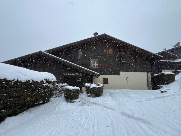 Ski In, Ski Out Apartment In The Mountains - Les Houches
