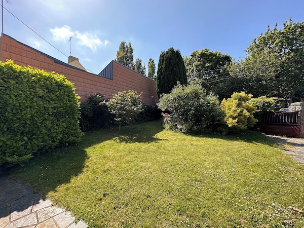 Large, Quiet Family Home In Town - Bretagne