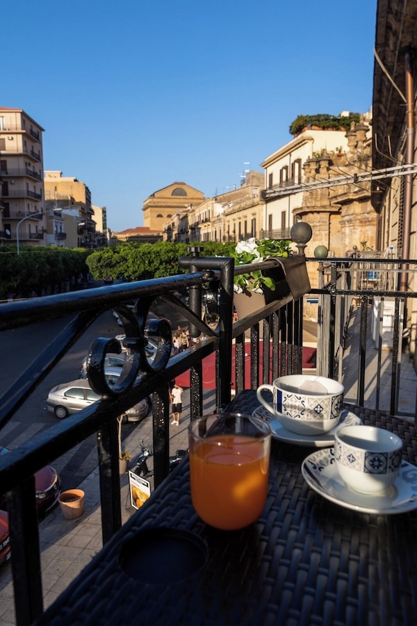 Spacious 4-bedroom/baths Apartment In Palermo Center With Wifi, Ac. - Sycylia