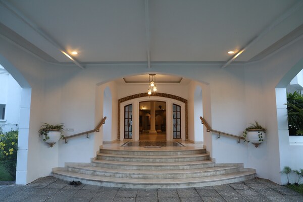 Spacious 7-bedroom Villa In Terrific Chennaion The Beach Side  With Wifi, Ac - Csennai
