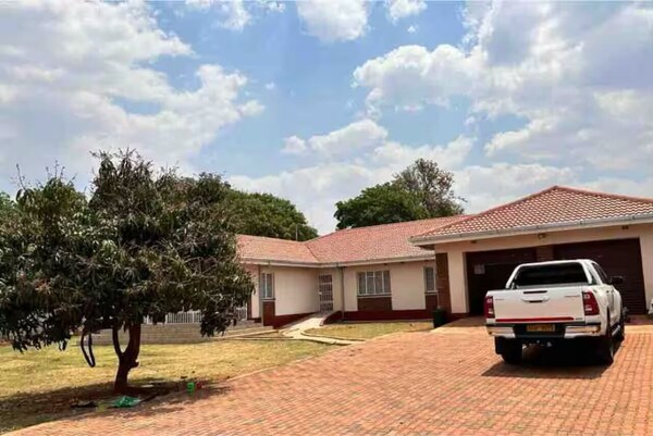 Welcome To Our Elegant And Comfortable Family Home, Perfect For Making Memories! - Harare