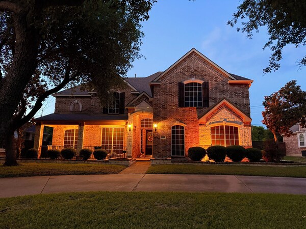 Spacious 5 Bedroom Home Luxury Outdoor Space Ideal For Families & Remote Work - Rowlett, TX