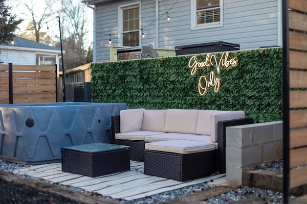 Sleeps 17;2 Mins From Hpu; Hot Tub; Great For Furnituremarket - Greensboro, NC