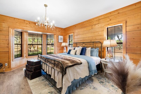 Lodge With Shared Amenities - Pool, Hot Tub, Hiking, Pickle Ball - Dripping Springs, TX