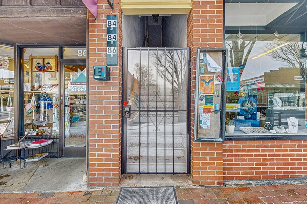 Modern Condo Over Main Street With Full Kitchen, Wifi And Central Ac - Waynesville, NC