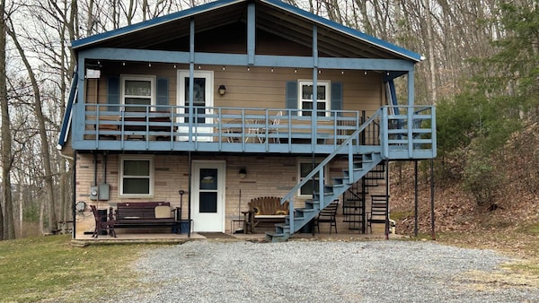 Charming 4-bedroom Cabin With Hottub  In Peaceful Upper Tract With Wifi, Ac - Seneca Rocks, WV