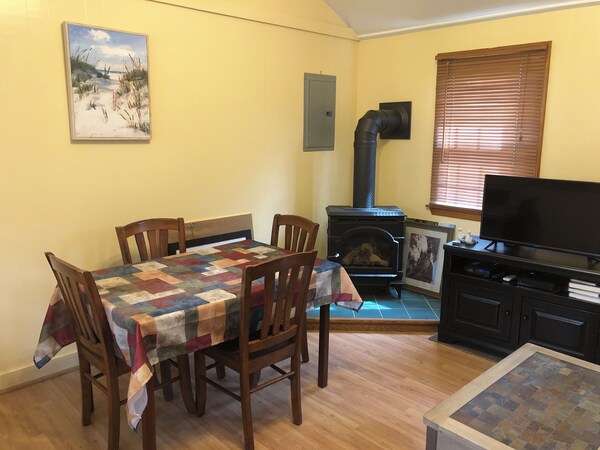 Cozy 1-bedroom Cottage With Wifi, Ac In Ogunquit, Under 1 Mile From The Beaches. - Kennebunkport, ME