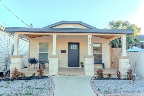 Cozy Downtown Cottage 10 Mins To Pcola Beach - Pensacola, FL