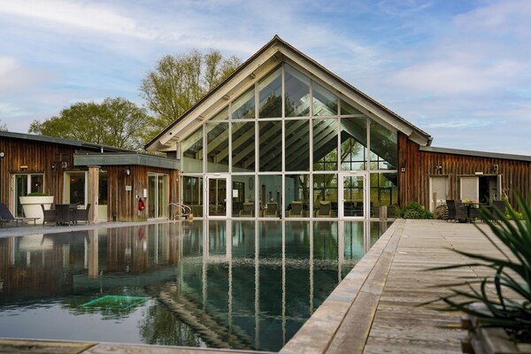 *New* Squirrels Leap: Lake View With Spa Access - Cirencester
