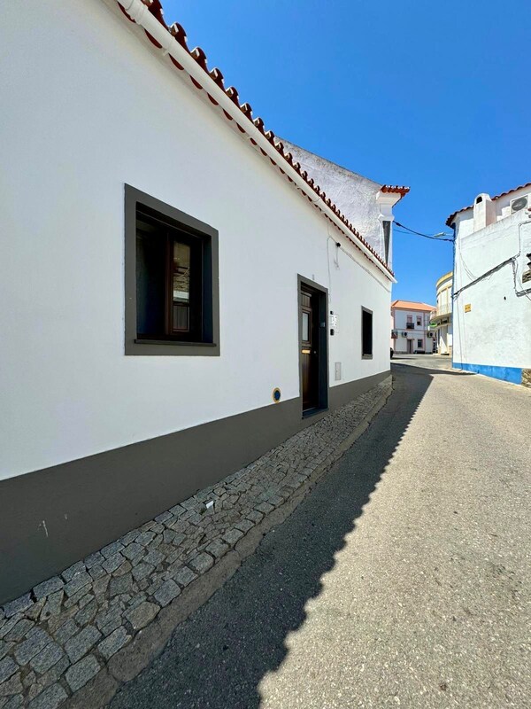 Akonxego&c.ia. Mourão - Capital Of Alqueva. ️. - Granja