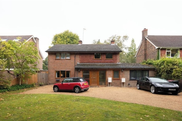 Kings Size Full En-suite Room On Leafy Avenue. - East Sussex