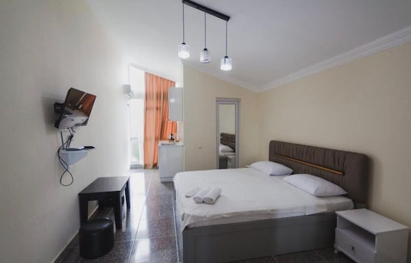 Comfortable B&b With Wifi, Fitness Room In Superb Batumi - 巴統