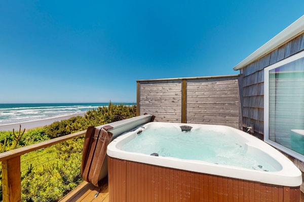 Cape Cod Cottages #5 - Oceanfront With Hot Tub! - Oregon