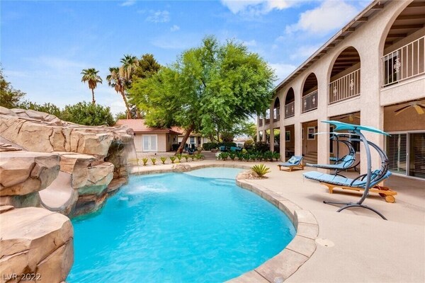 Luxury Mediterranean Estate W/ Lagoon Pool & Waterslide, 9br, 8ba, & Game Room - Circus Circus Hotel