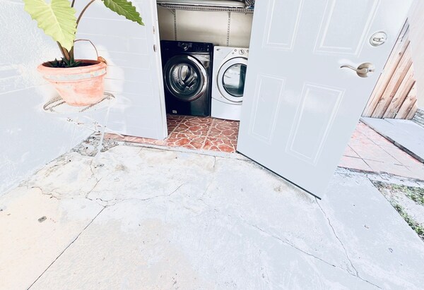 Charming 1-bedroom Apartment In Tampa With Ac, Wifi. Near Usf & Moffit Hospital. - Temple Terrace, FL