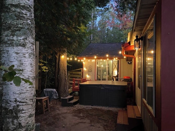 Adorable Lakefront Cabin With Hot Tub! - 그레셤