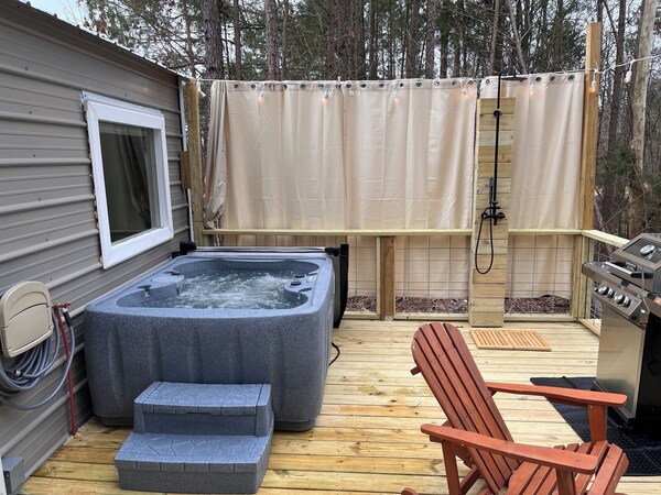 Secluded One Bedroom Cabin With Large Deck Overlooking A Wooded Gully. - Grenada, MS