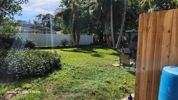 Charming, Spacious 2 Bedroom Home Located On A "No Through" Rd, 1.7m To Beach. - Venice, FL