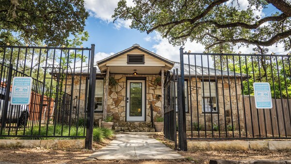 Historic Home In Downtown Wimberley! The Danforth House! - Wimberley, TX