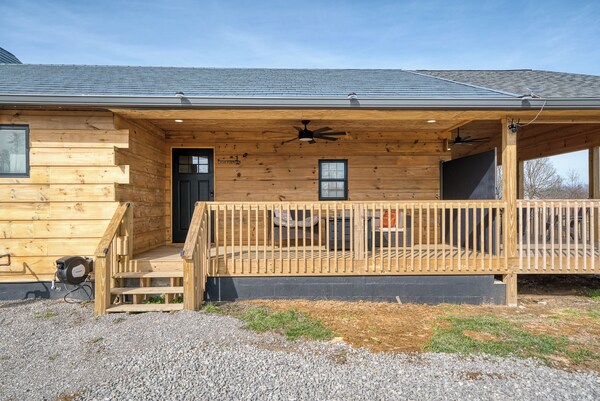 Peaceful Retreat 1 Bedroom Cabin Only 12 Min From Town Crossville - Crossville, TN