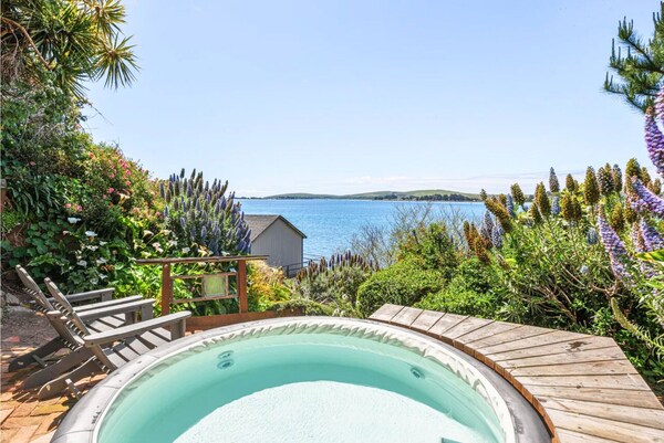 Spring Lily! Amazing View! Hot Tub! Serene House & Wifi In Beautiful Bodega Bay - Bodega Bay, CA