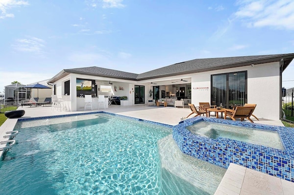 Havana Luxos  - Luxury Vacation Rental Cape - Fort Myers