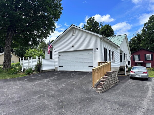 Walk To Everything! Spacious & New 4-bedroom Home In The Heart Of Schroon Lake. - Adirondack, NY