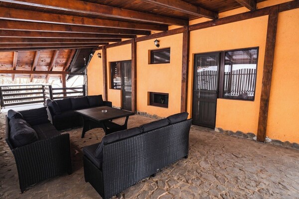 The Vardo: Elegant Villa In Predelut W. Sauna - ルーマニア ブラン