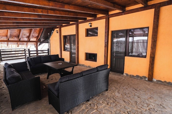 The Vardo: Elegant Villa In Predelut W. Sauna - ルーマニア ブラン