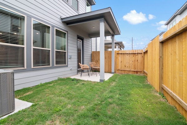Mdrn Antigua Lxry Home I Sleeps 10 I 8 Min Frm Nrg - Pearland, TX