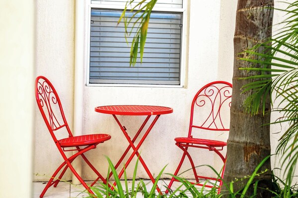 Charming 2-bedroom Holiday Retreat With Pool - Victor Harbor
