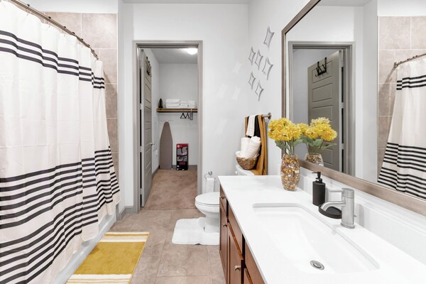 Welcome To Your Upscale Getaway In The Heart Of Downtown Houston 1711 Caroline - Greater Heights - Houston