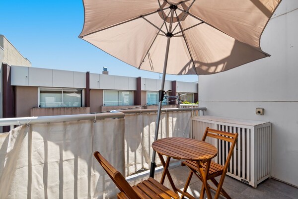 Stylish North Melbourne Stay, Minutes To Cbd - Melbourne