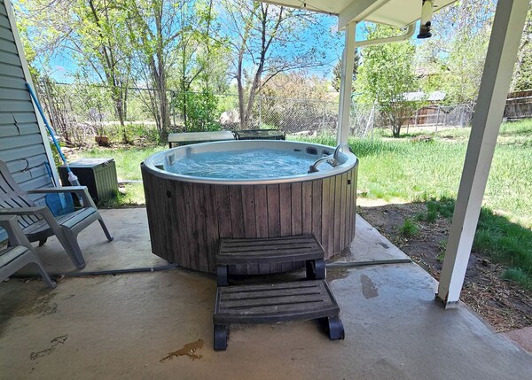 Wonderful Pines! Spacious Yard W/ Hot Tub - Colorado Springs