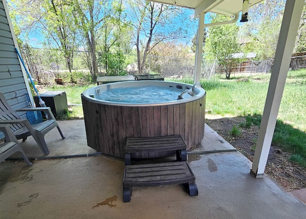 Wonderful Pines! Spacious Yard W/ Hot Tub - Colorado Springs