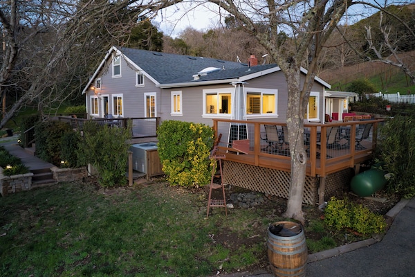 Luxe Wine Country Haven, Vineyard Views | Near Top Wineries | Adelaida Farmhouse - Lake Nacimiento, CA