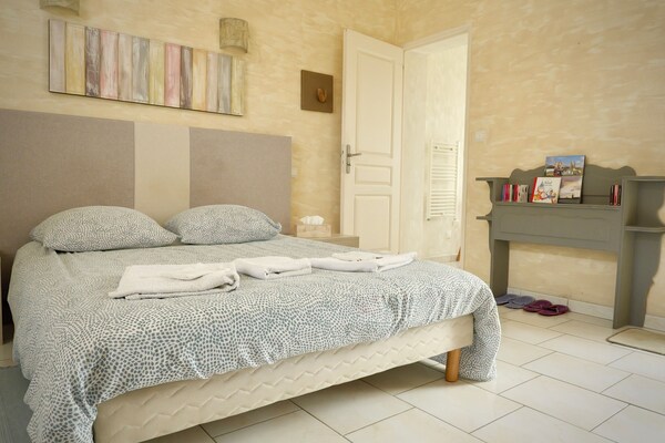Les Chambres Du Moulin - Lower Bedroom - Norte