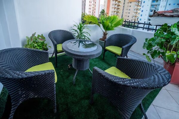 Charming 2-bedroom Penthouse Apartment With Pool, Near Attractions In Nyali - モンバサ